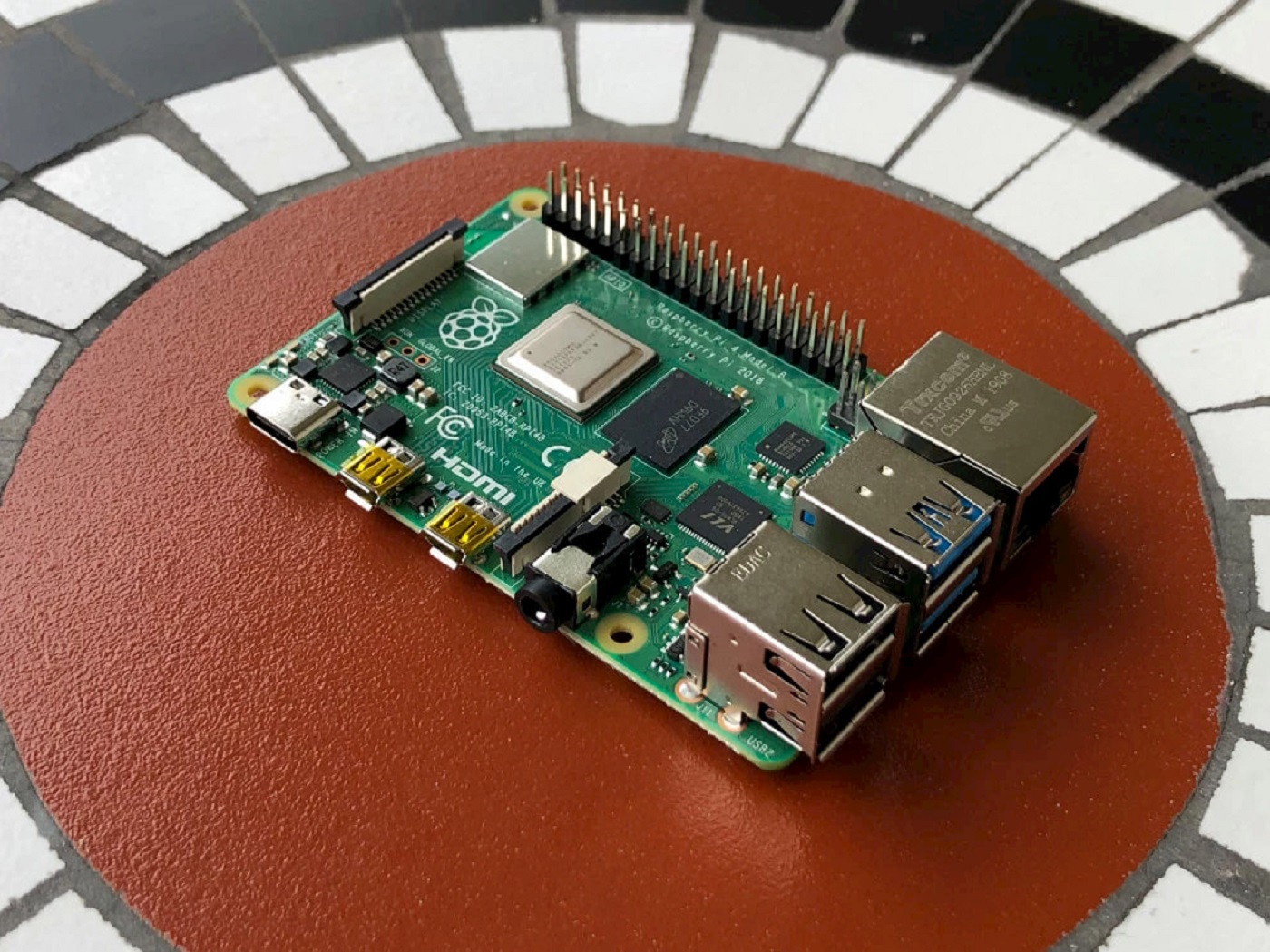 Raspberry Pi 4: versione da 2GB di RAM a 35$, fix per l'USB-C